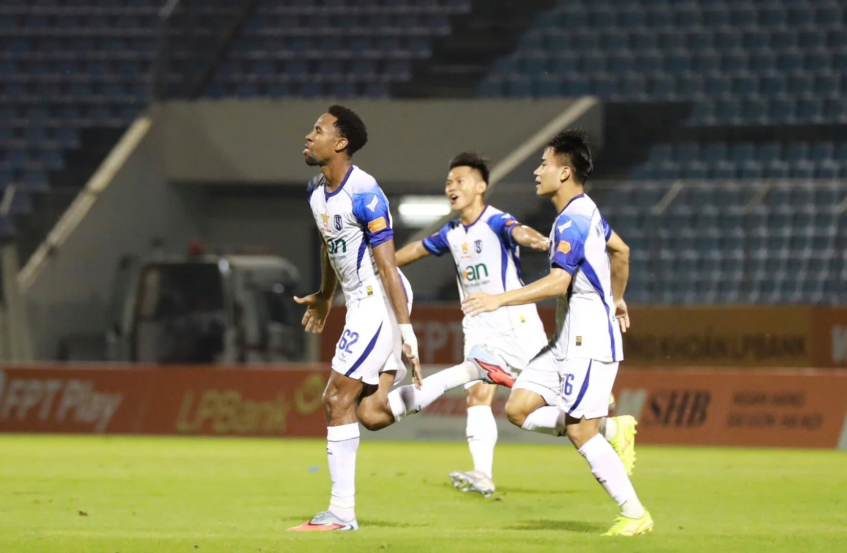 Sông Lam Nghệ An chia điểm tiếc nuối với SHB Đà Nẵng | Vòng 9 V.League ...